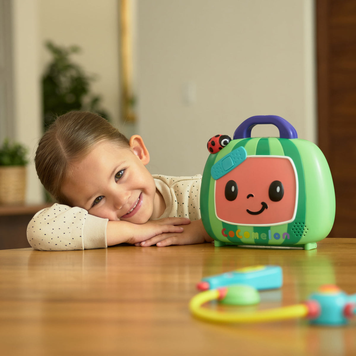 CoComelon Official Feature Roleplay Musical Checkup Case, 4PC with Sou ...